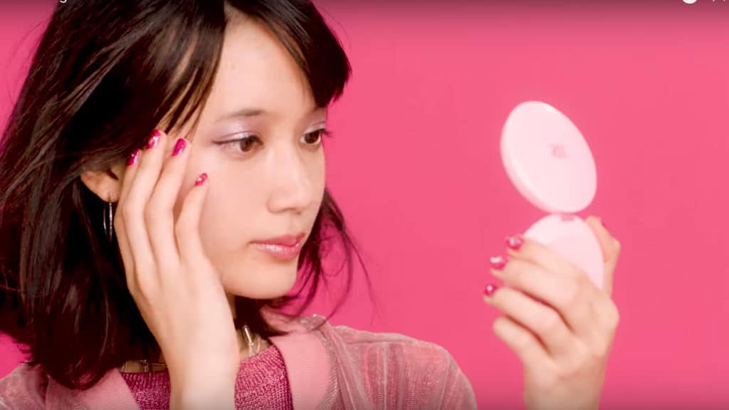 Casio TR mini (TR-M11) is a clamshell selfie camera - GadgetMatch