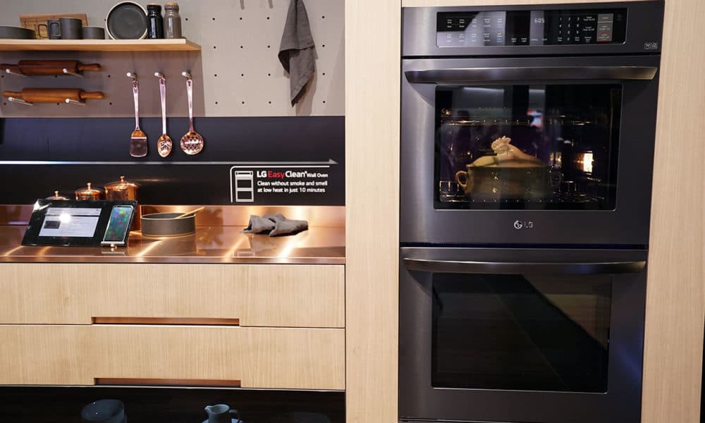 LG builds a smart kitchen that 'talks' to you and your home - GadgetMatch