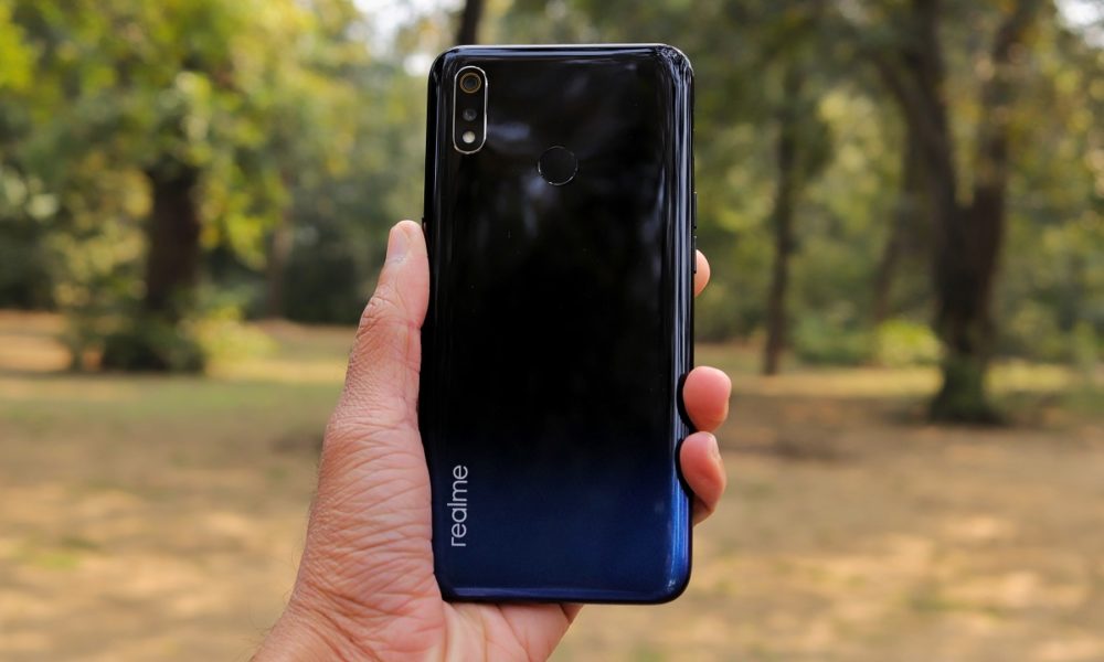 Realme 3 is a budget phone with new design and fast processor - GadgetMatch