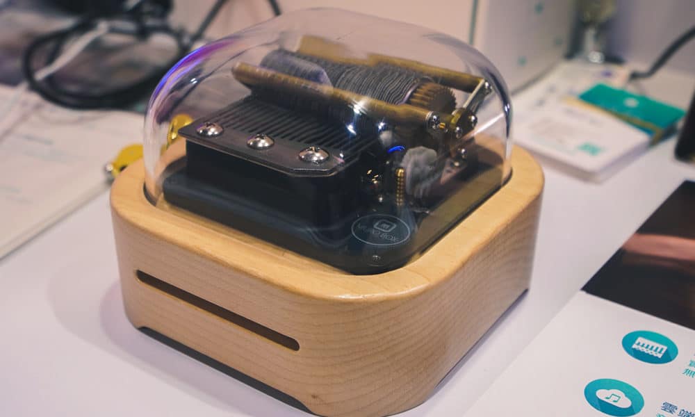 Muro Box is a smart music box that plays more than one song - GadgetMatch