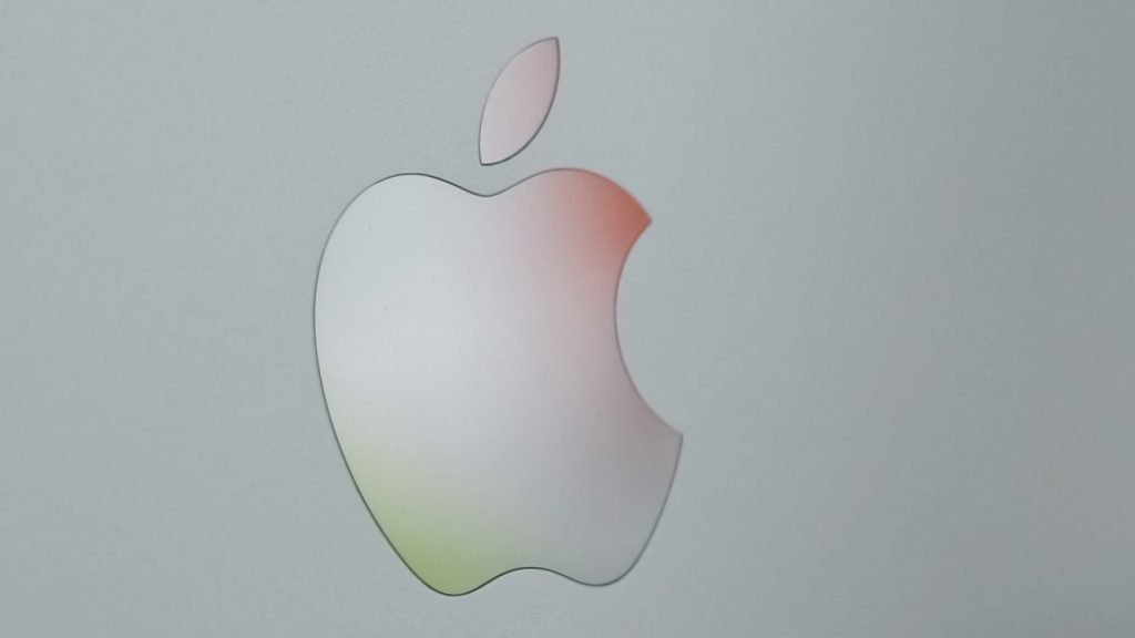 Apple is reportedly considering a clamshell iPhone - GadgetMatch