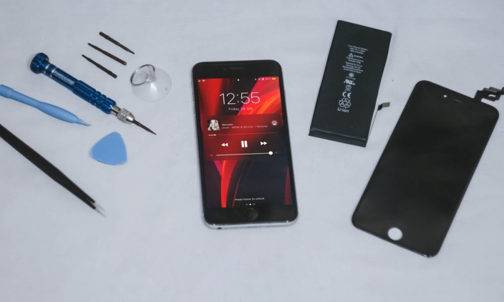 How to: Do-it-Yourself iPhone repair - GadgetMatch