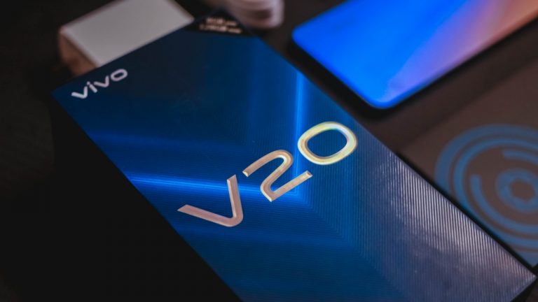 vivo V20 unboxing - GadgetMatch