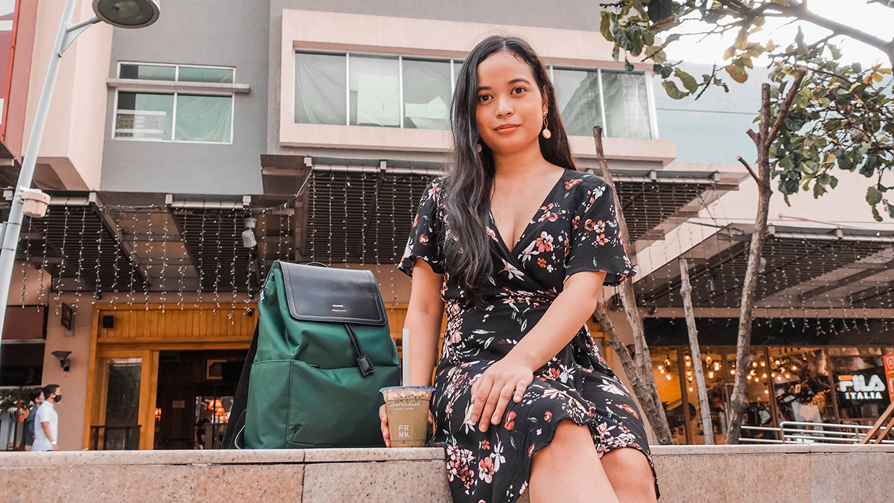 Huawei Classic Backpack: The girl with the green backpack - GadgetMatch