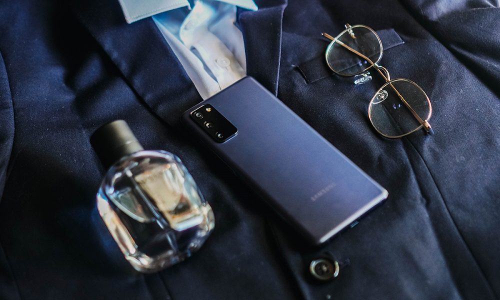 15 blue smartphones of 2020 - GadgetMatch