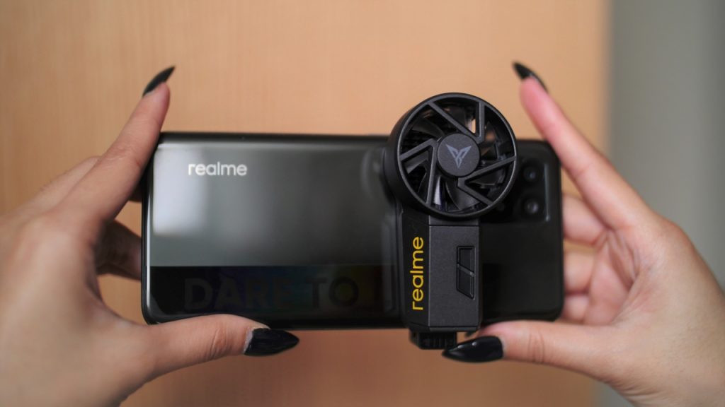 realme Finger Sleeves, Cooling Back Clip: Step up your mobile gaming