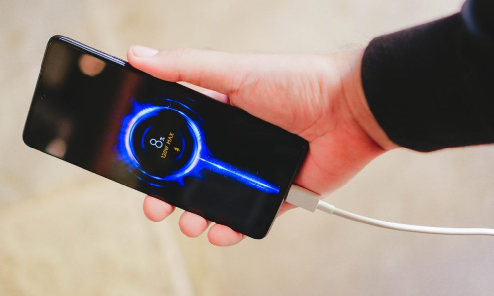 5 easy ways to safely charge your phone - GadgetMatch