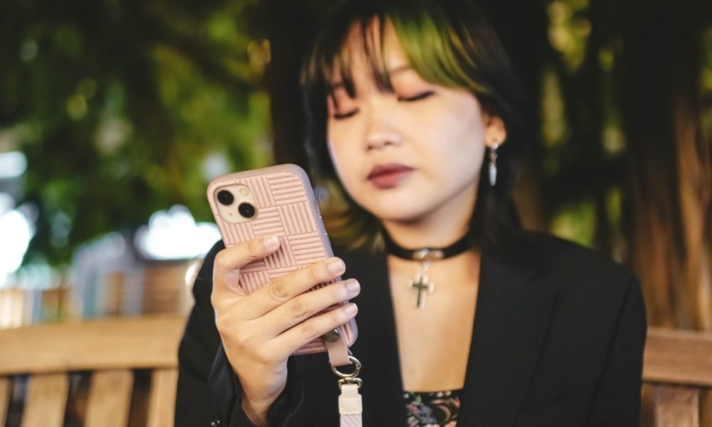 Apple working on SIM-less iPhone - GadgetMatch