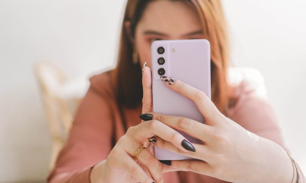 6 posh smartphones in shades of purple - GadgetMatch