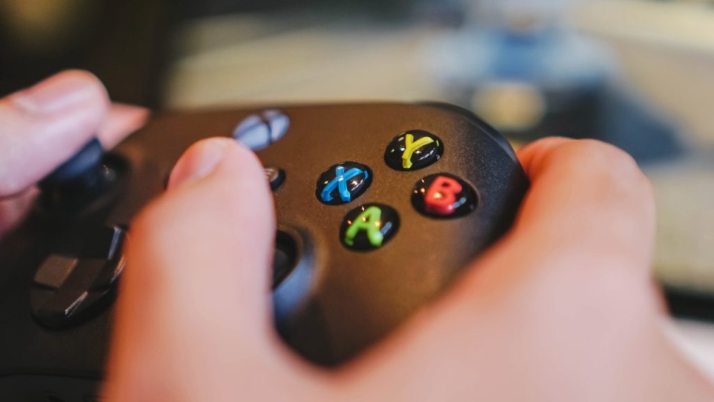 Microsoft will start banning unauthorized controllers - GadgetMatch