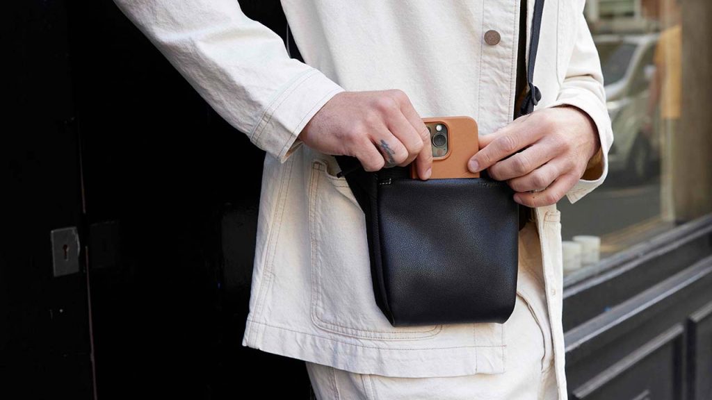 Mujjo presents Troubadour bags for all your travelling needs - GadgetMatch