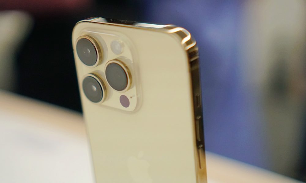 Apple halts development of in-house chip - GadgetMatch
