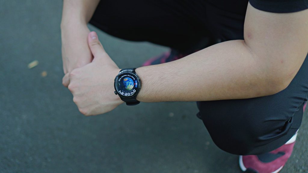 Huawei Watch 4: A smart, independent heavyweight challenger - GadgetMatch