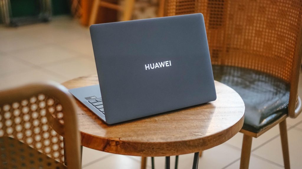 HUAWEI MateBook X Pro 2024 review: Air Thin, Pro Build - GadgetMatch