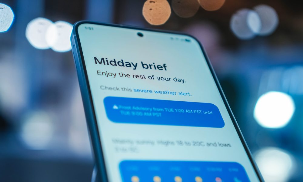 Now Brief & Now Bar on the Samsung Galaxy S25 Series - GadgetMatch