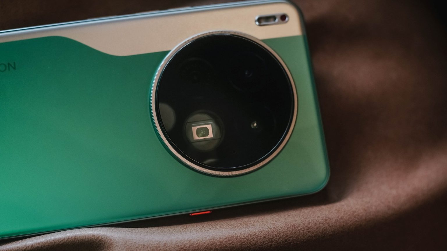 TECNO CAMON 40 Premier review: Cảm ơn, CAMON! - GadgetMatch