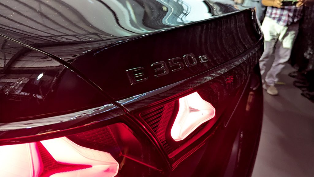 Mercedes-Benz just turned its luxury cars into PHEVs - GadgetMatch