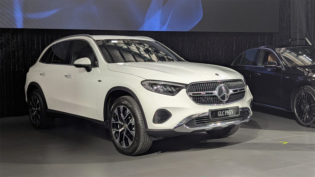 Mercedes-Benz just turned its luxury cars into PHEVs - GadgetMatch