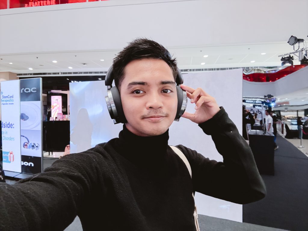 The Dyson OnTrac headphones are as premium as they look - GadgetMatch