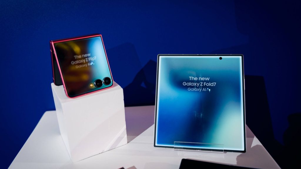 Samsung officially debuts latest Galaxy phones in the Philippines ...