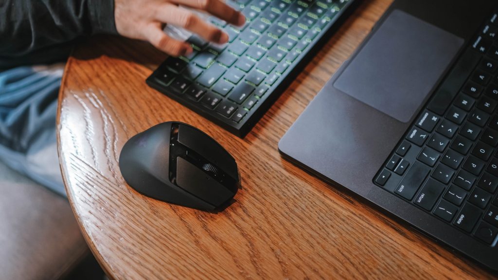 Razer Basilisk Mobile review: Built for play, perfect for work ...