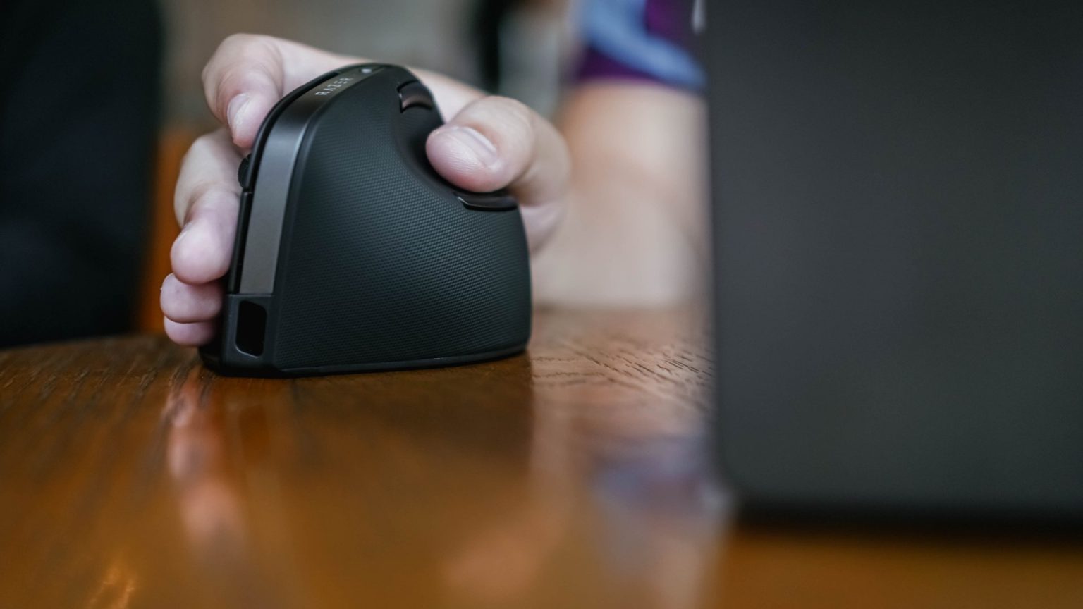 Razer Pro Click V2 Vertical Edition review - GadgetMatch