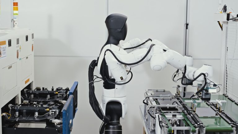 AgiBot robots can now learn skills on the factory floor - GadgetMatch