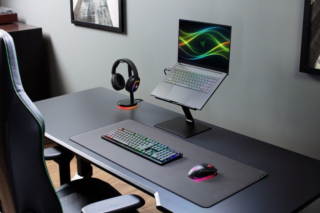 Razer Blade 16 (2026) packs more cores, faster memory - GadgetMatch